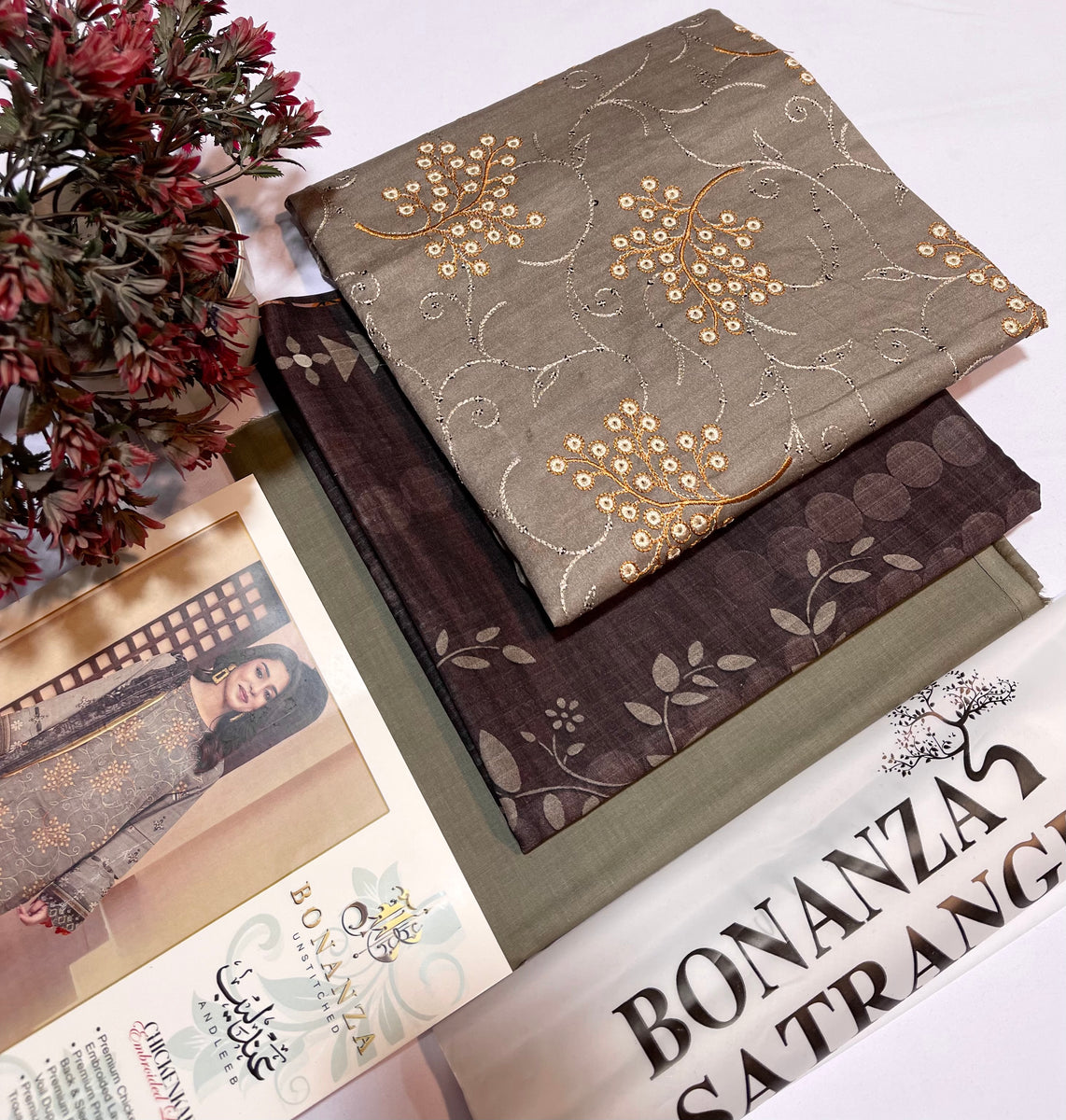 BONANZA LUXURY EMBROIDERED LAWN 3PC D83 – ZM Textile