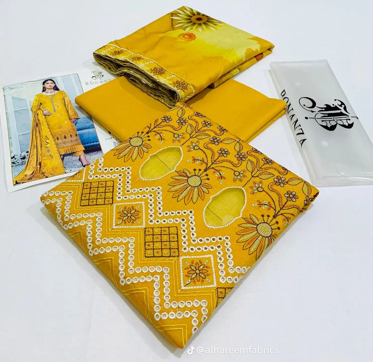 BONANZA LUXURY EMBROIDERED LAWN 3PC D23 – ZM Textile